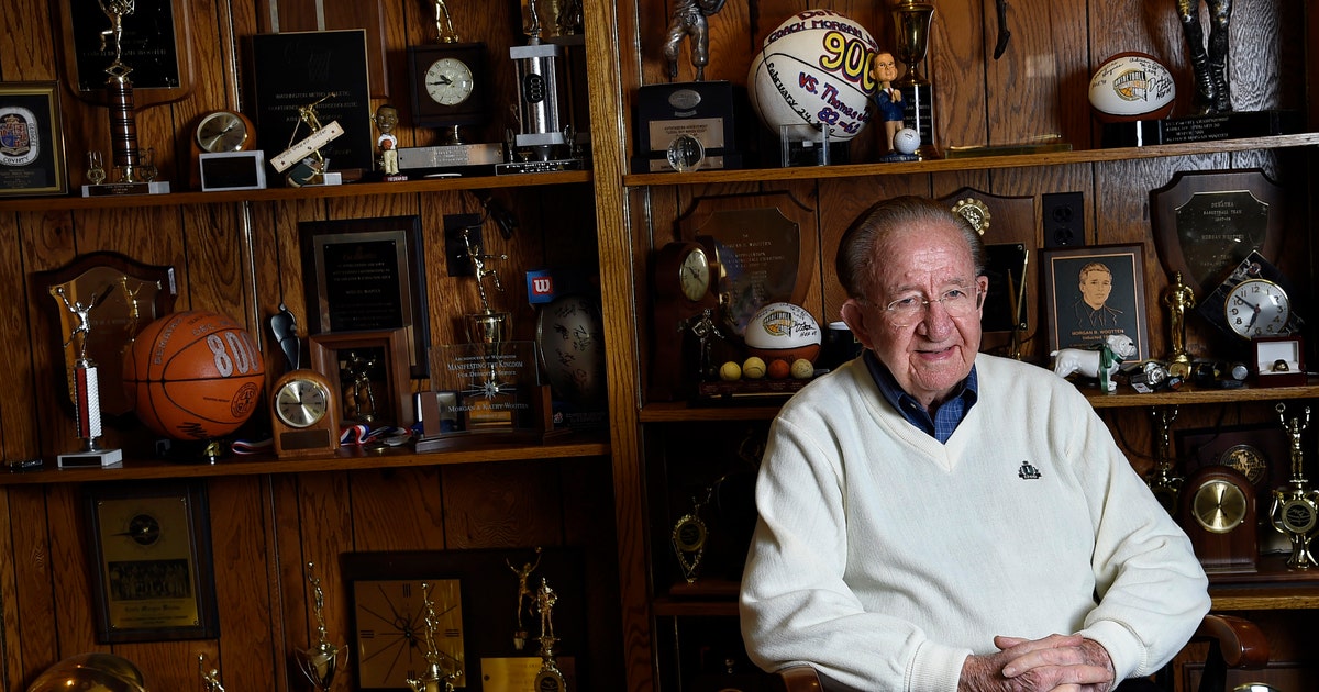 Legendary DeMatha High School basketball coach Morgan Wootten receiving ...
