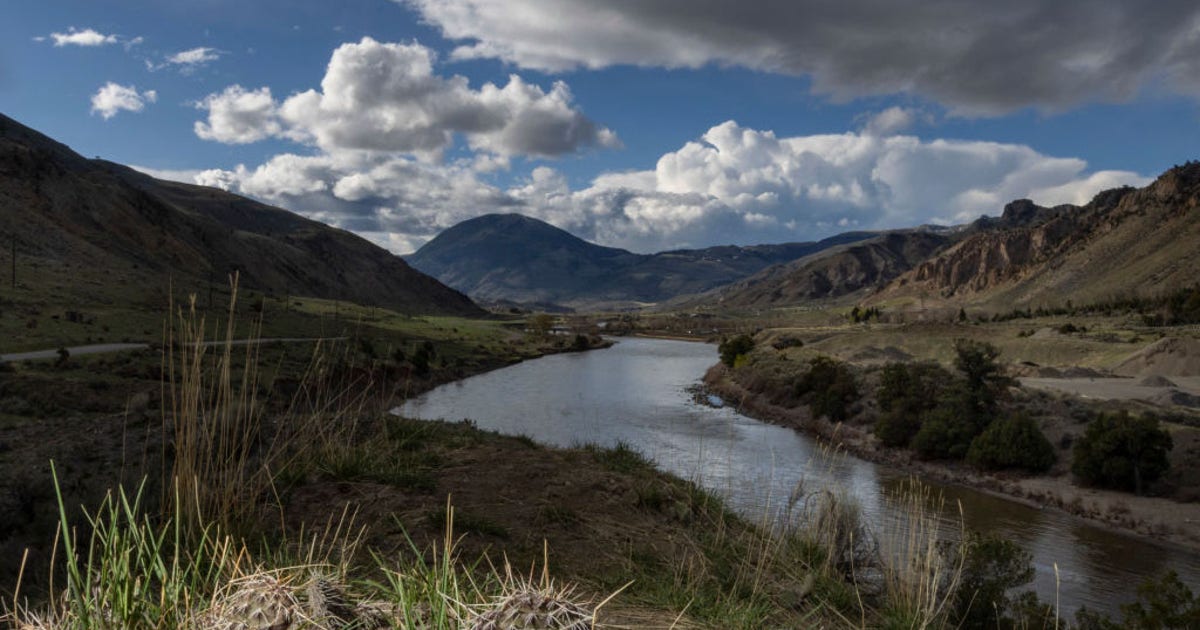 Yellowstone River bridge collapses, freight train falls into waters ...