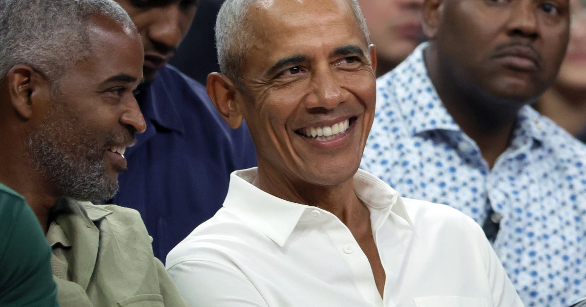 Former President Obama makes an appearance at USA Basketball team's ...