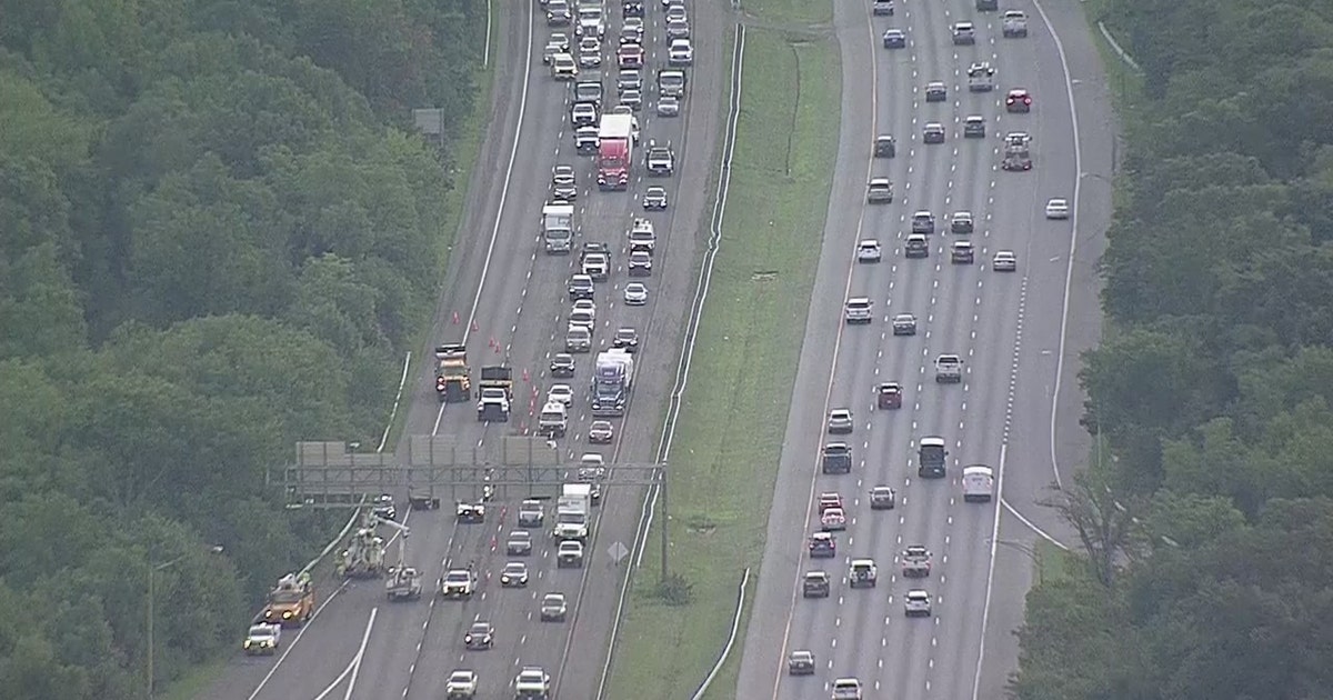 Truck strikes I-495 overhead sign causing delays in Forestville | FOX 5 DC