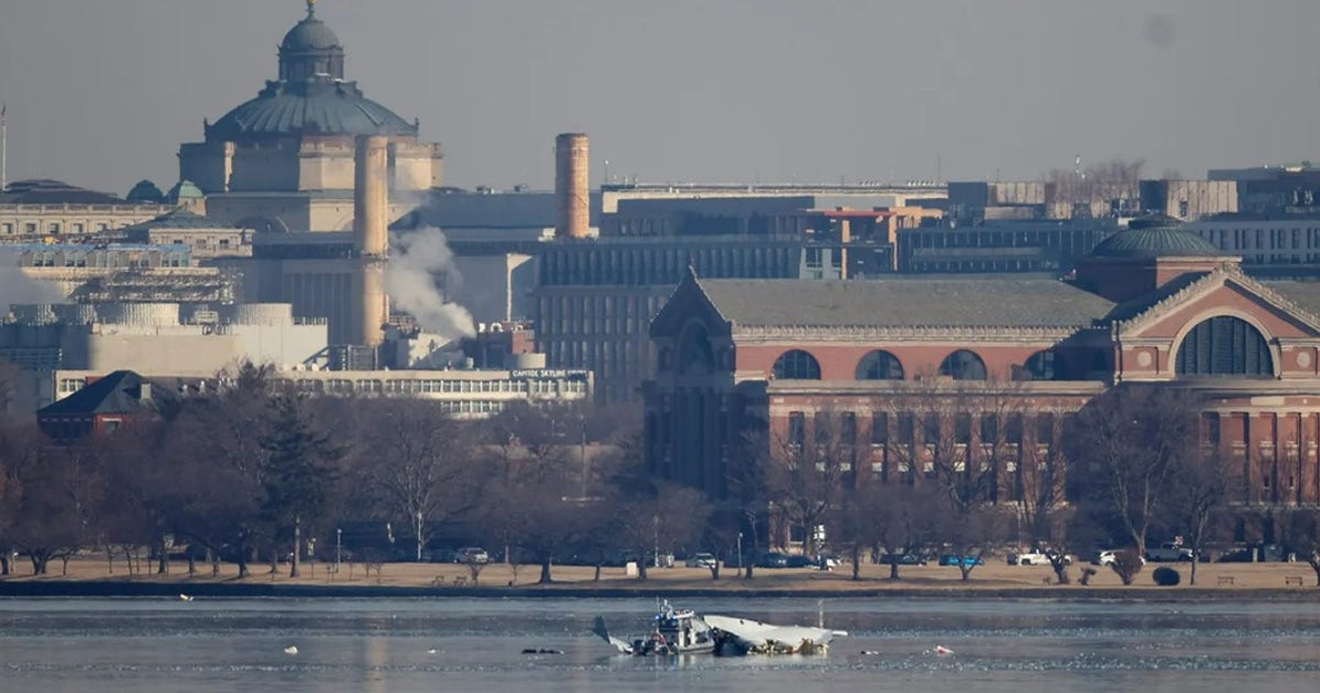 DCA plane crash live video: Watch DC webcam | FOX 5 DC