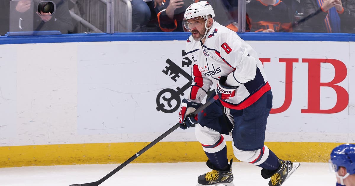 Alex Ovechkin breaks Wayne Gretzky's NHL scoring record | FOX 32 Chicago