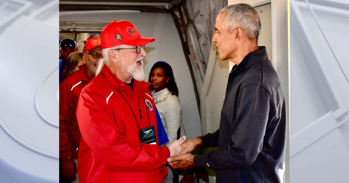 Barack Obama surprises veterans on honor flight to DC ahead of Veterans ...