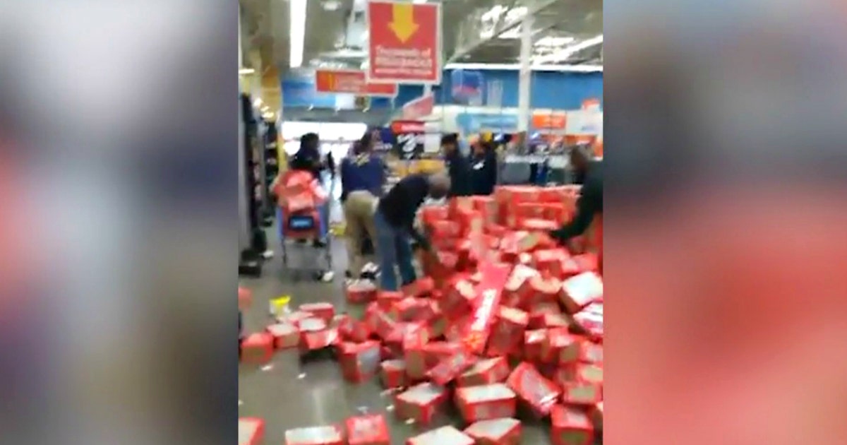 Chicago students trash Walmart during walkout over gun violence | FOX 5 ...