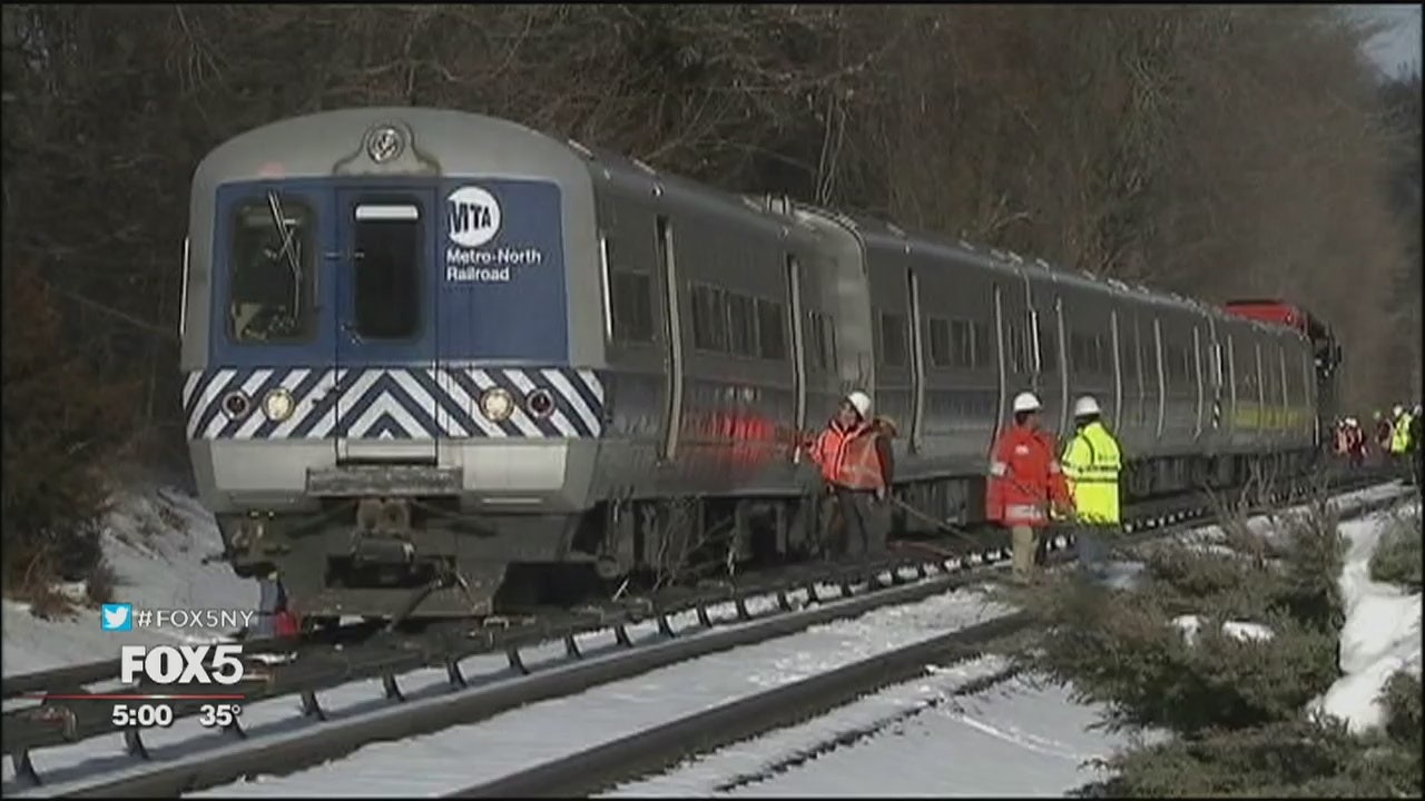 Metro-North train hits tree on tracks | FOX 5 New York