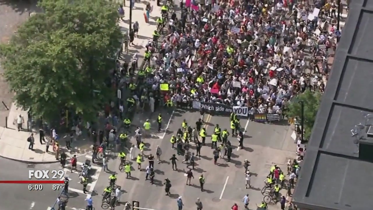 'Free speech rally' cut short after massive counterprotest