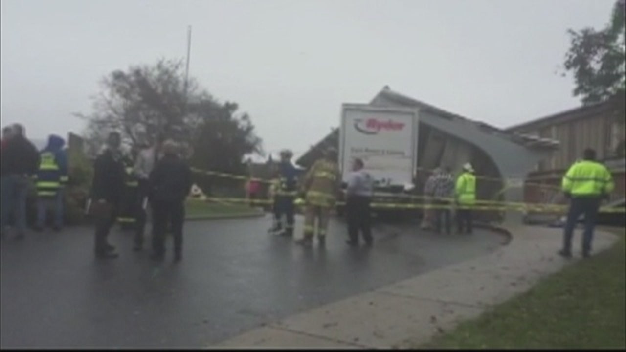 Canopy collapses on band students, 25 injured | FOX 5 New York