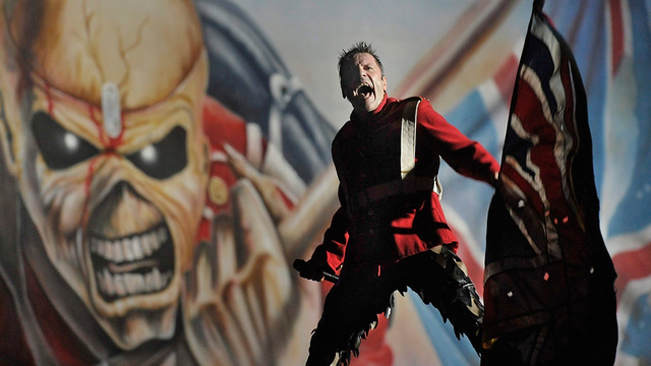 Iron Maidens Bruce Dickinson Writes About Bullying Cancer And Flying