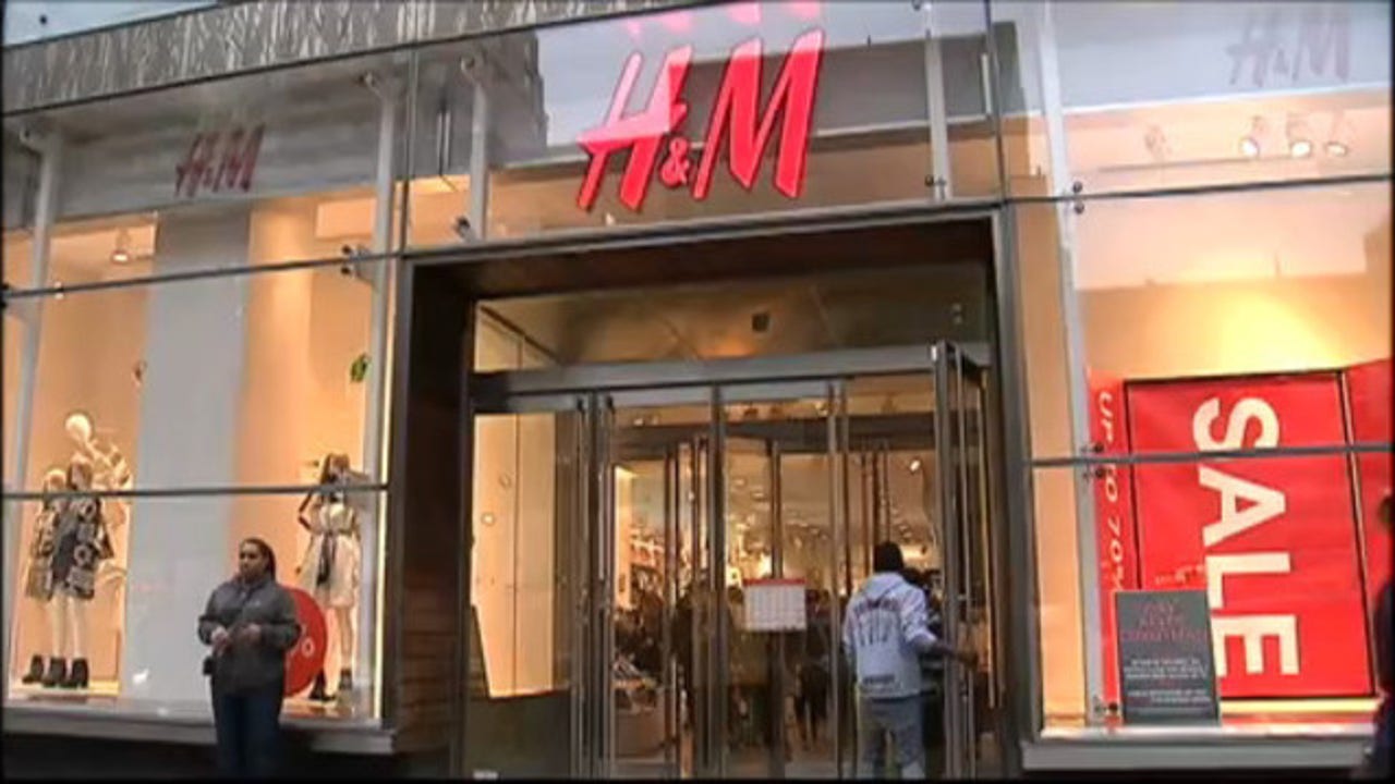 Gunman robs H&M store in Manhattan