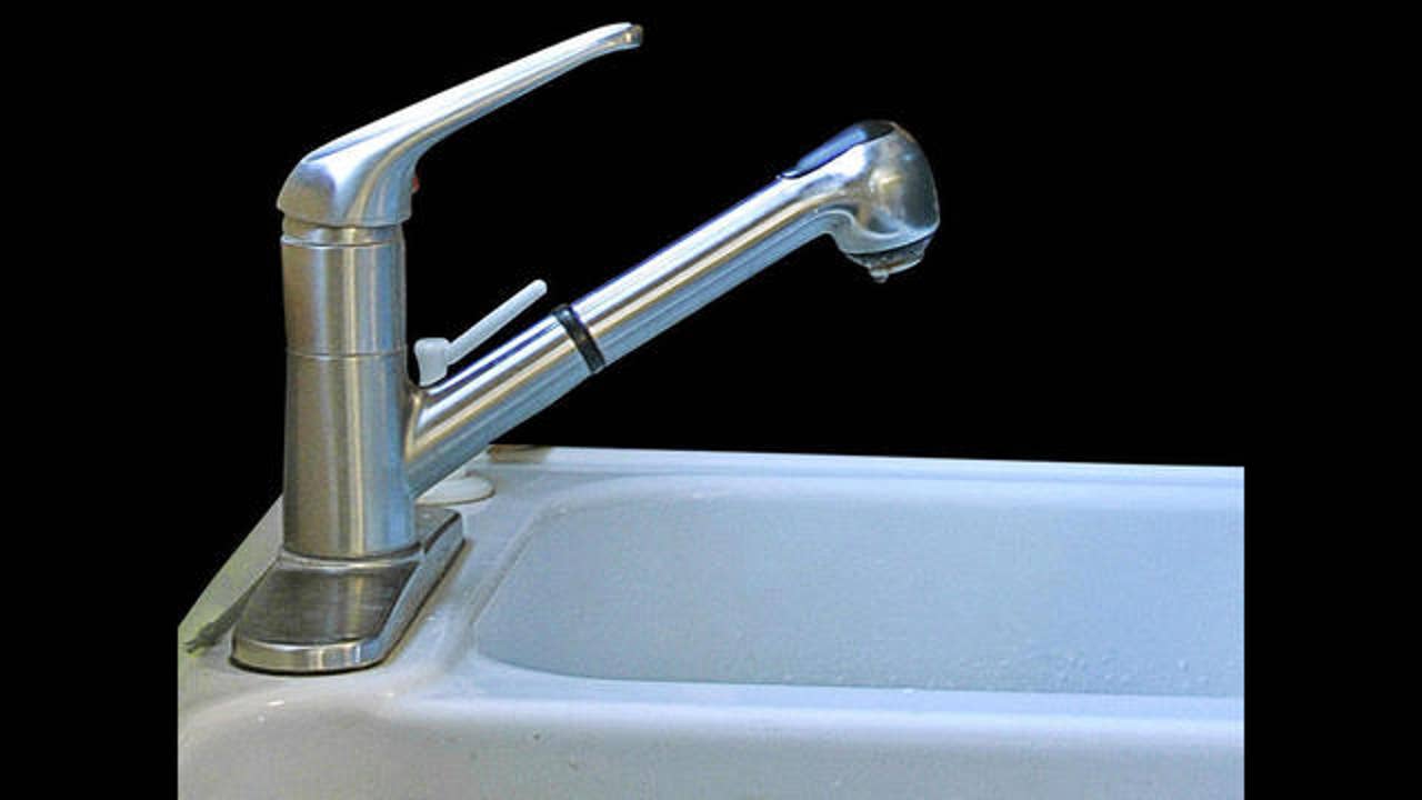'Bathroom bandit' pilfers plumbing | FOX 5 New York