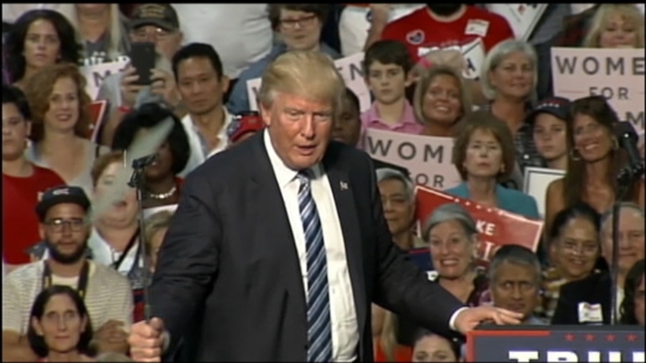 Trump disassembles teleprompters at rally | FOX 5 New York
