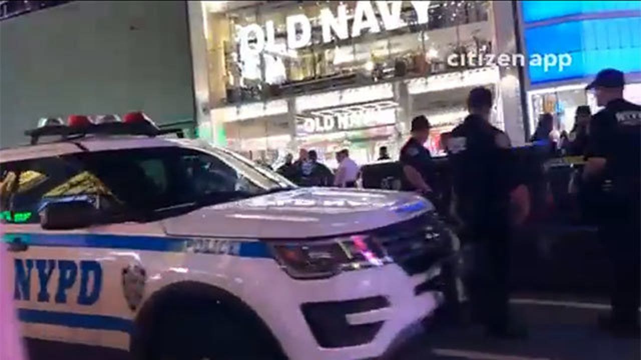 Man slashed in neck in Times Square | FOX 5 New York Man slashed in neck in Times Square | FOX 5 New York
