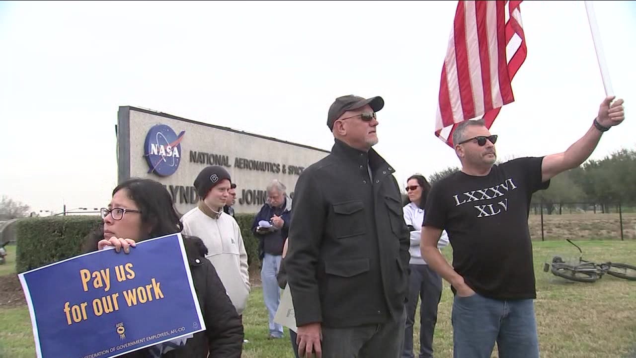 Furloughed workers protest outside NASA's Johnson Space Center | FOX 5 ...
