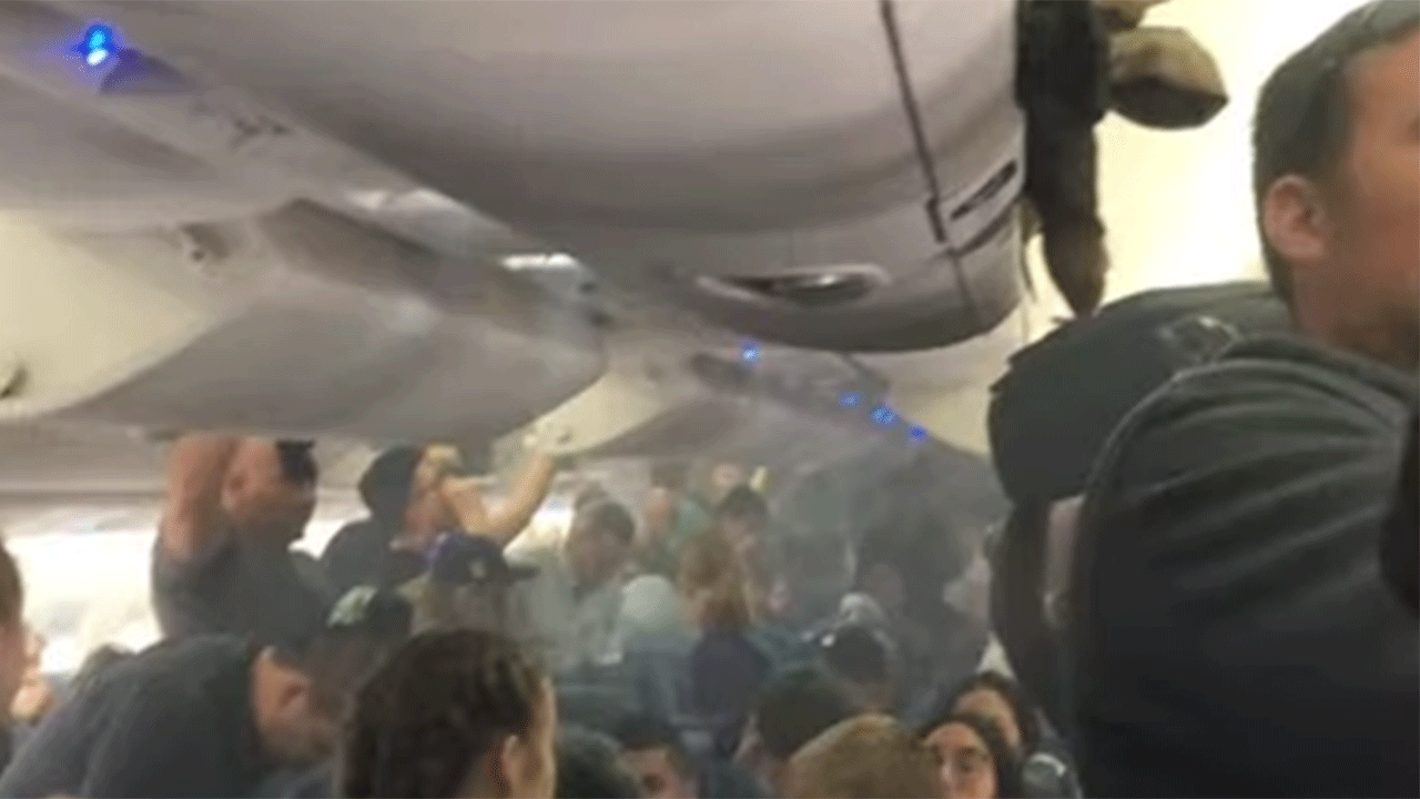Delta flight bound for NYC forced to evacuate due to smoke in cabin ...