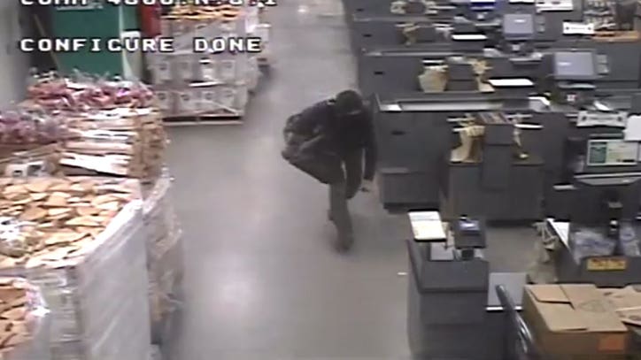 Man living in grocery store ceiling keeps eluding police | FOX 5 New York