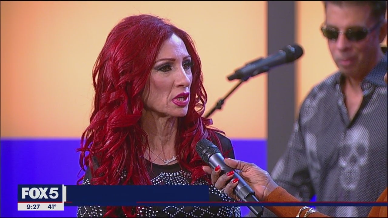 Pretty Poison performs Catch Me, I'm Falling