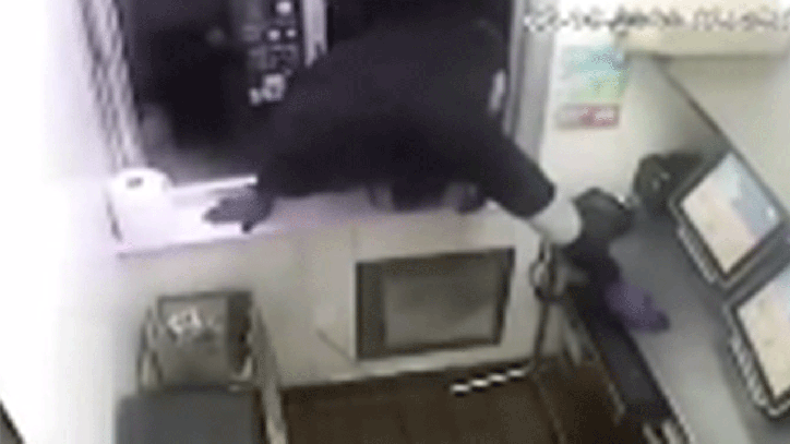 Suspects climb through McDonald's drive-thru window | FOX 5 New York