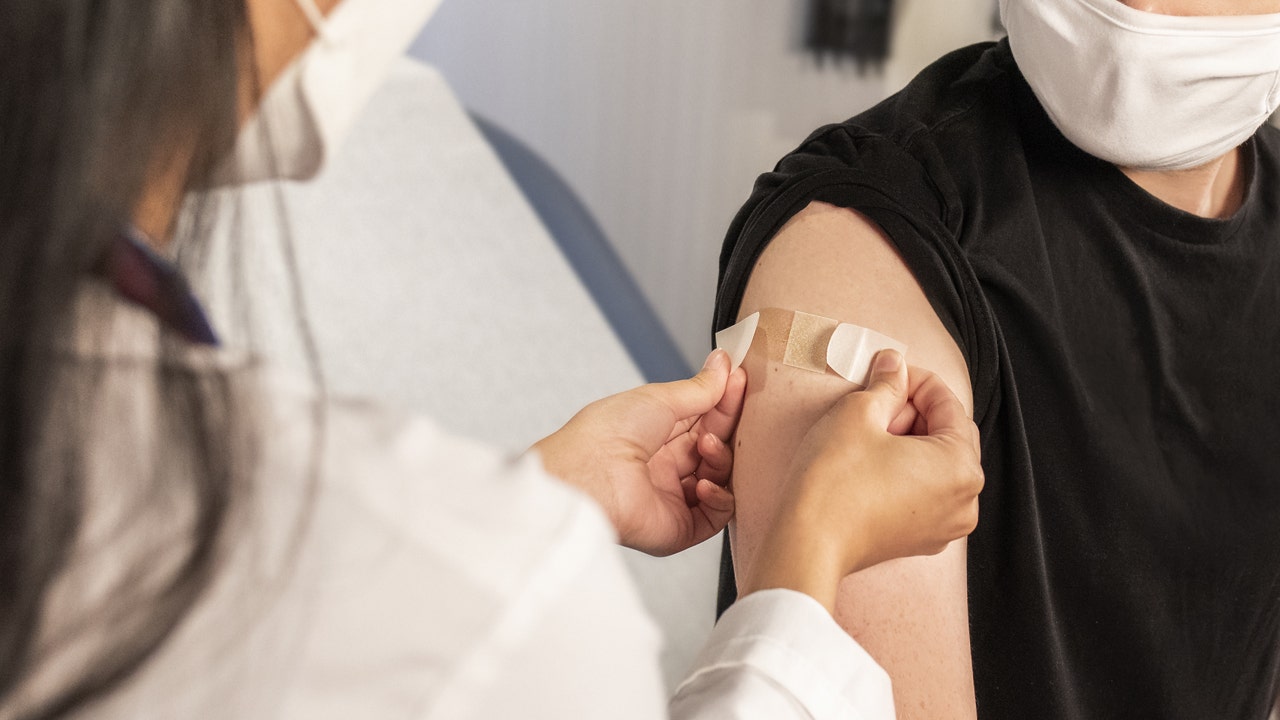 3 things to know about allergic reactions to vaccines | FOX 5 New York