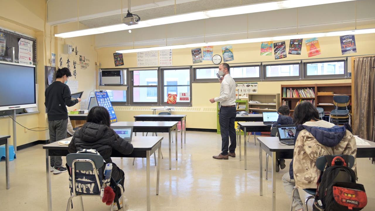 Nyc Middle Schools Reopen For First Time Since November Fox 5 New York