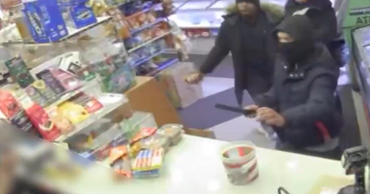 Robbers throw knives, store items at workers in NYC deli robbery | FOX ...