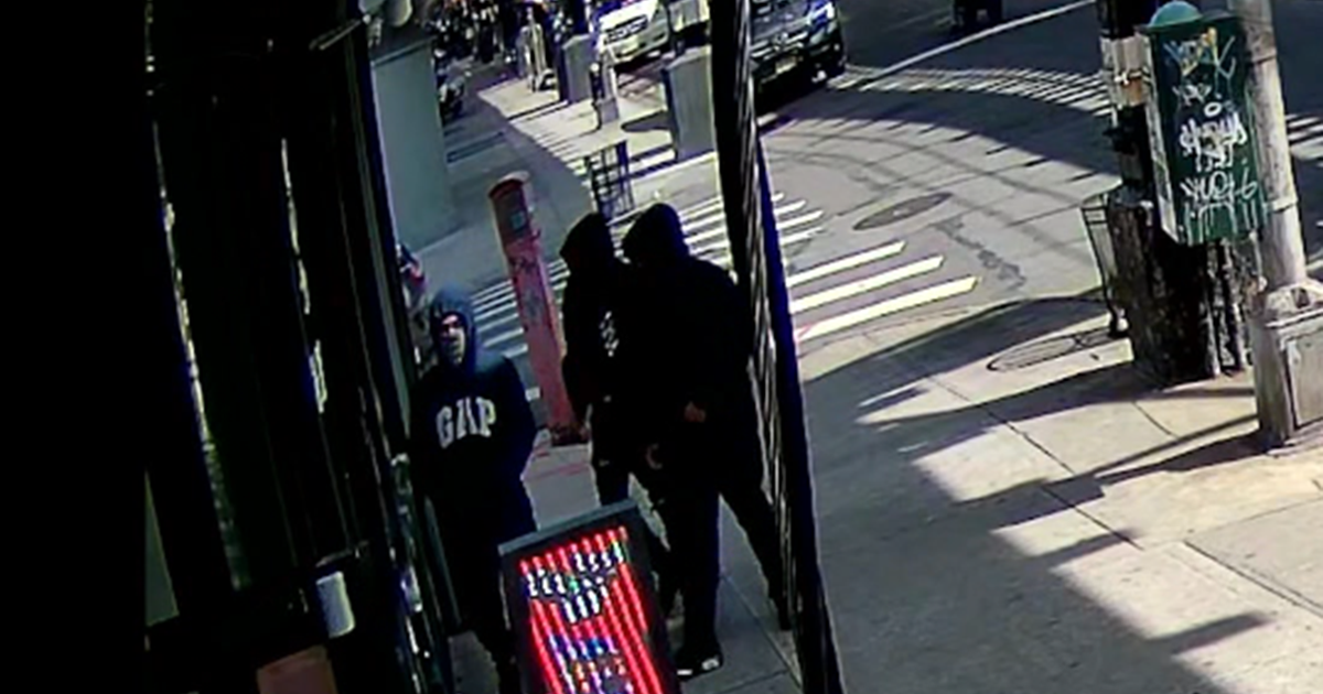 Smoke shop worker fatally shot during armed robbery in Queens | FOX 5 ...