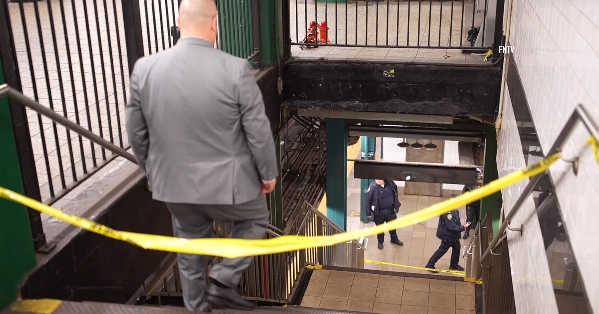 Subway rider, 18, stabbed to death on Brooklyn D train, police say ...