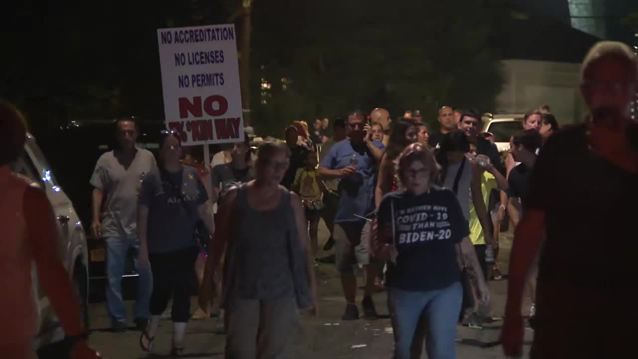 Nyc Migrant Crisis Hundreds Continue Protest Against Staten Island