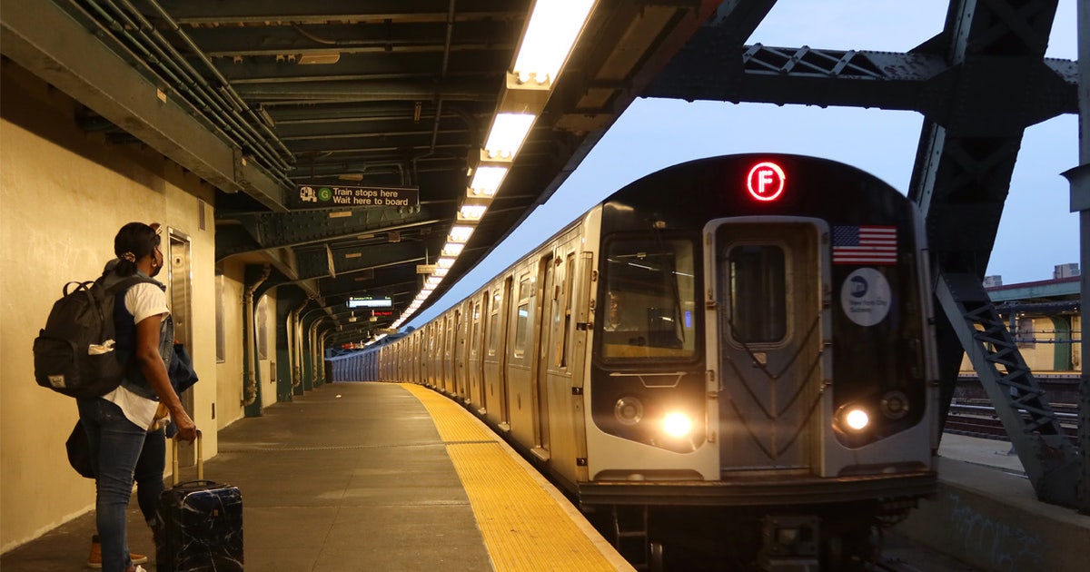Every NYC subway station will have uniformed cops overnight: Hochul ...