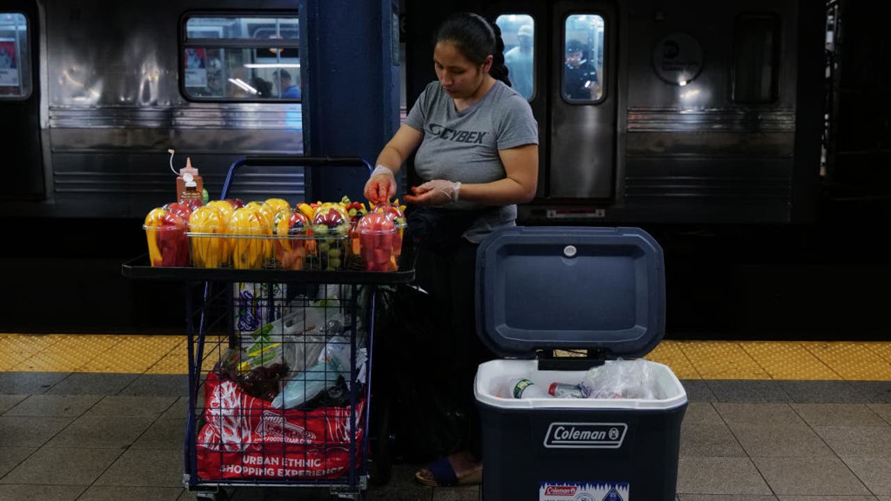NYC migrant mothers selling candy with their young children | FOX 5 New ... NYC migrant mothers selling candy with their young children | FOX 5 New ...