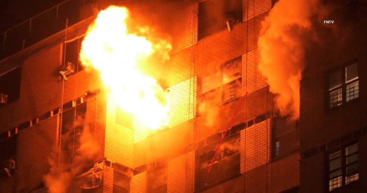 One killed in 4-alarm Bronx fire; 15 injured, 148 apartments vacated ...