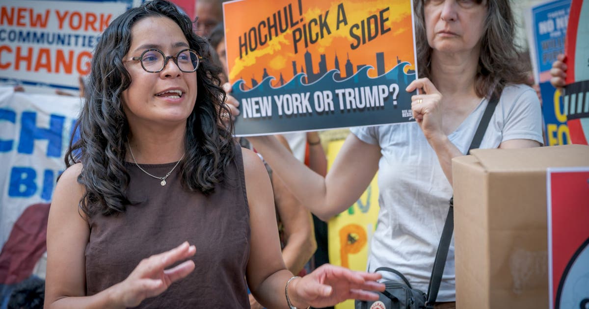 Sanders joins Mamdani, endorses democratic socialist Claire Valdez for ...