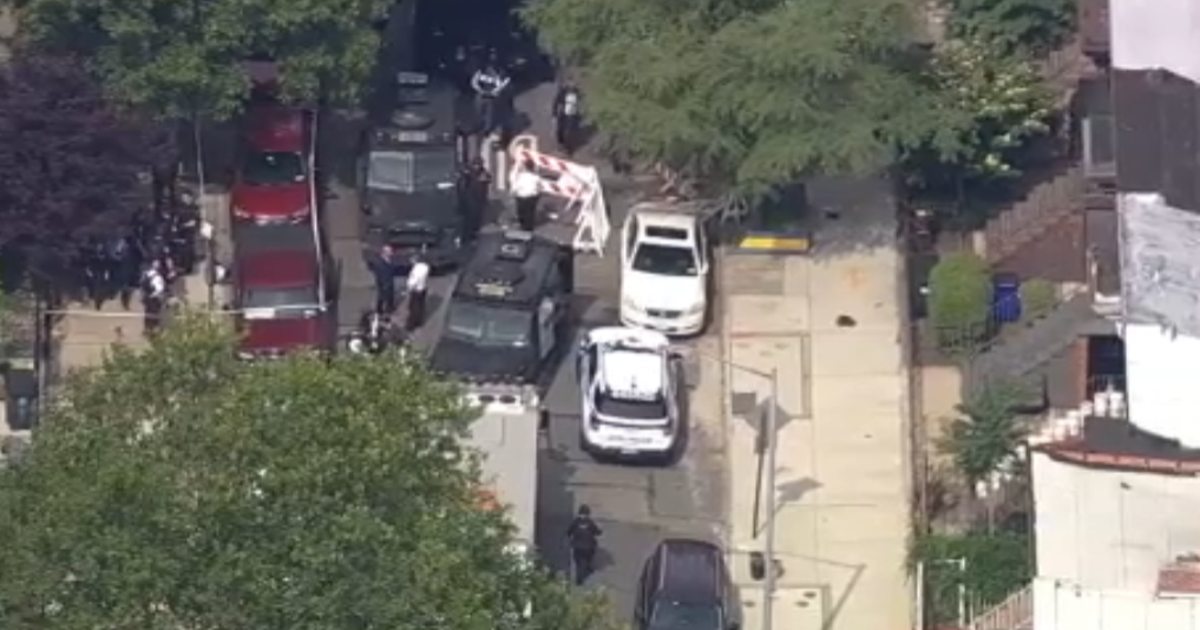 Officer shot during Brooklyn barricade incident; suspect reportedly ...