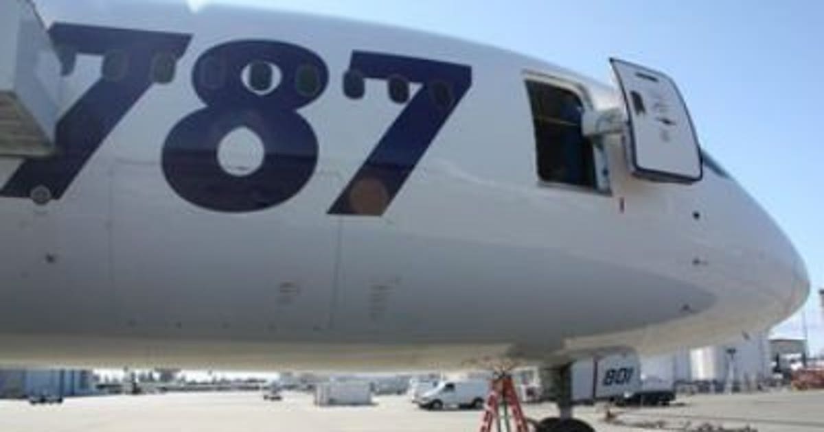 Boeing completes first 787 Dreamliner test flight | FOX6 Milwaukee