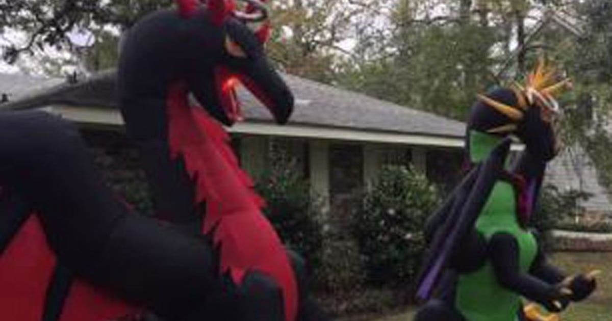 'Totally inappropriate:' Woman responds to complaints about Christmas ...