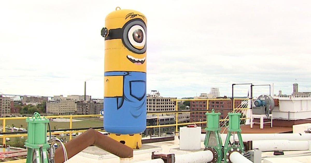Minion stands proud atop building in Milwaukee, grins at drivers ...