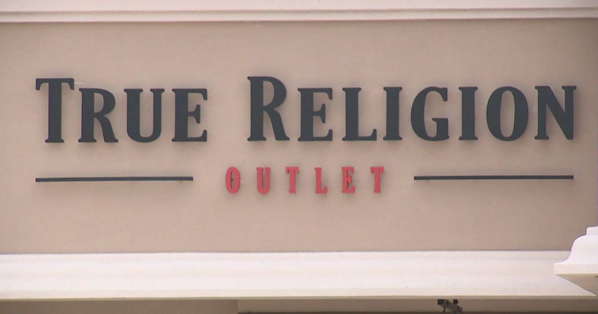 Shoplifters target another store at Pleasant Prairie Premium Outlets ...