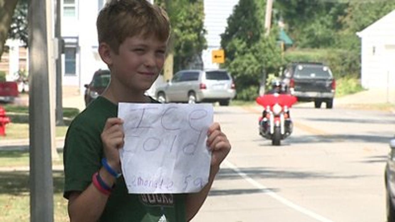 Kids look to cash in on Harley riders visiting Milwaukee | FOX6 Milwaukee