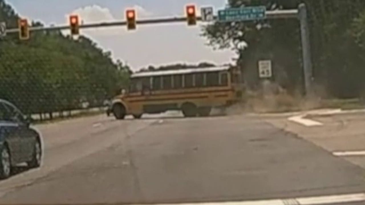 Dashcam video captures ‘wild’ school bus crash Dashcam video captures ‘wild’ school bus crash