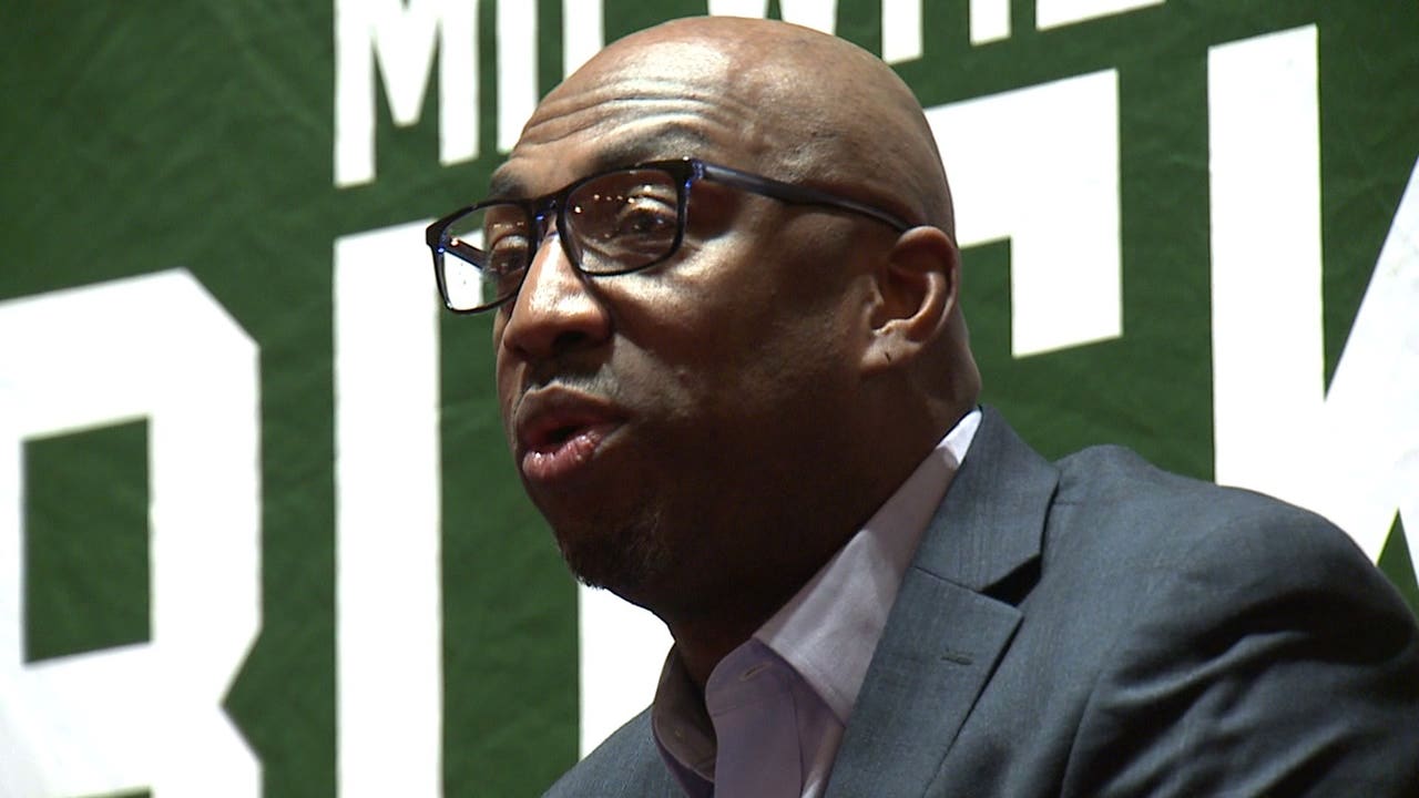 No Better Place Vin Baker Returns To Milwaukee As Bucks Assistant Coach Fox6 Milwaukee