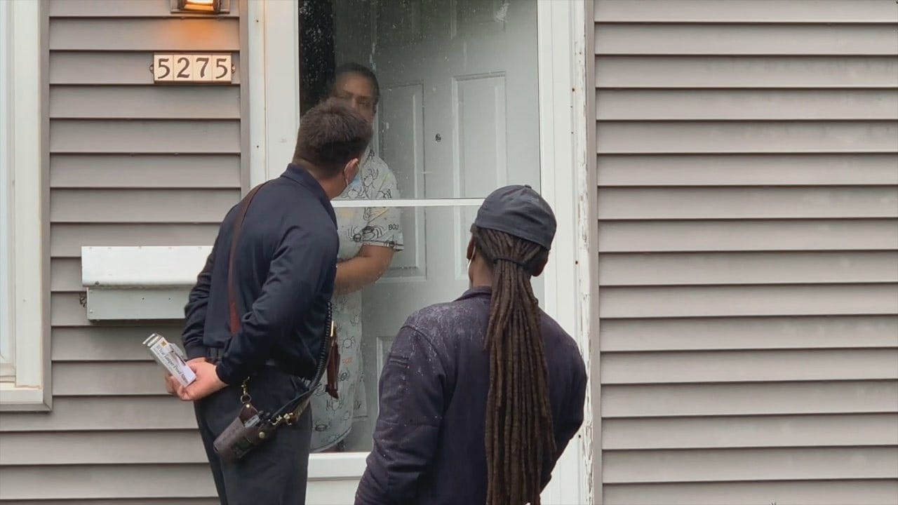 Milwaukee Fire Prevention Week smoke alarm tests on city's north side ...