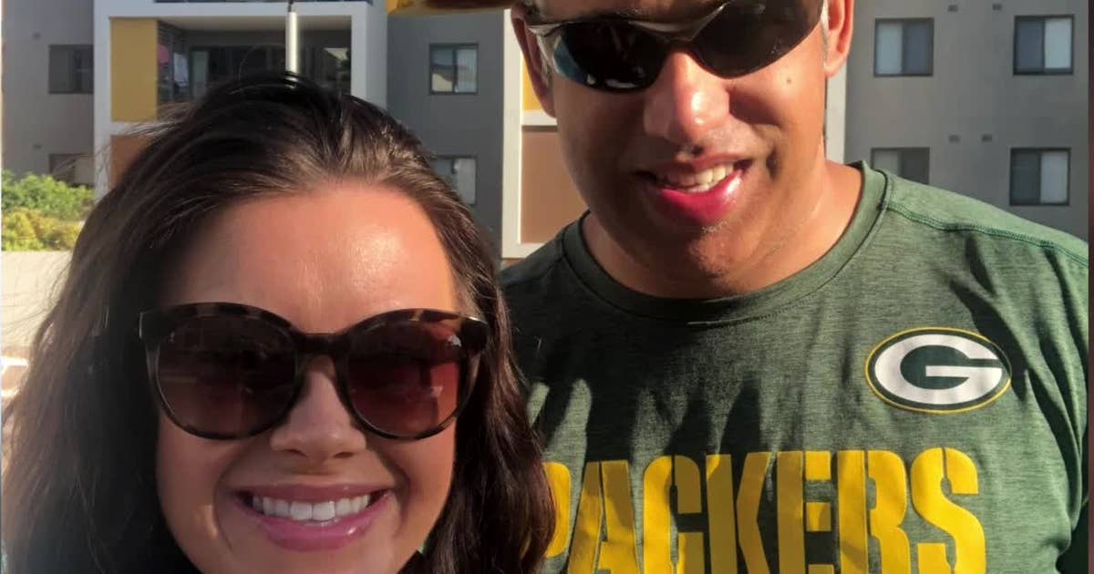 Packers fans cheer from Australia, team united couple | FOX6 Milwaukee