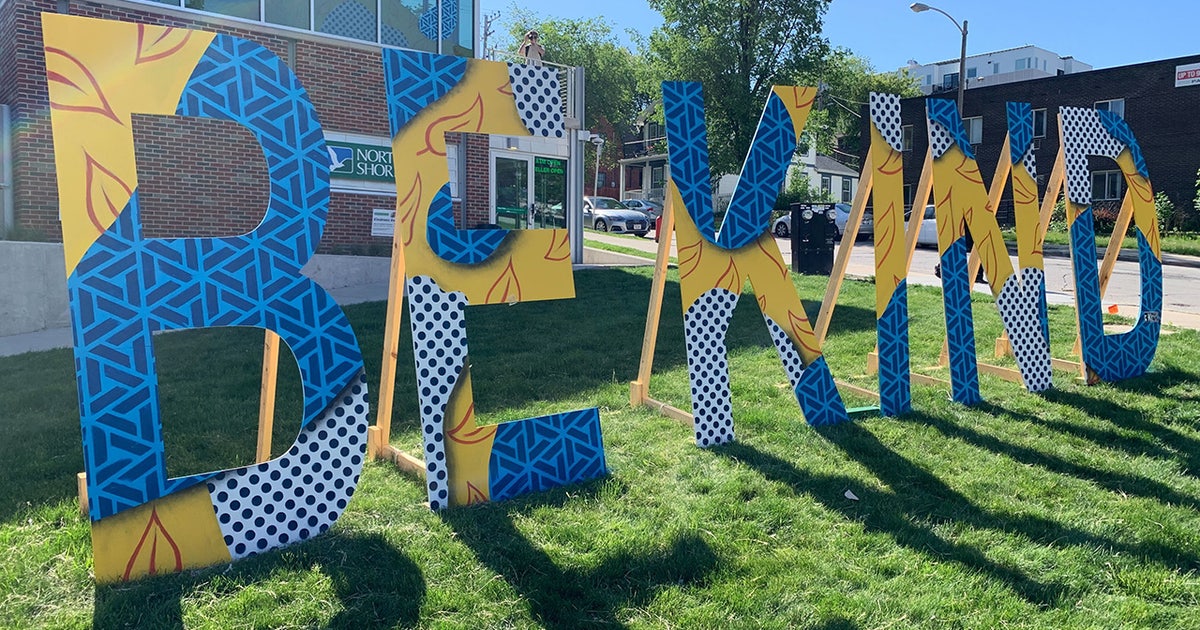 'Be Kind' mural in Milwaukee; unveiled by mayor, muralist Fred Kaems ...