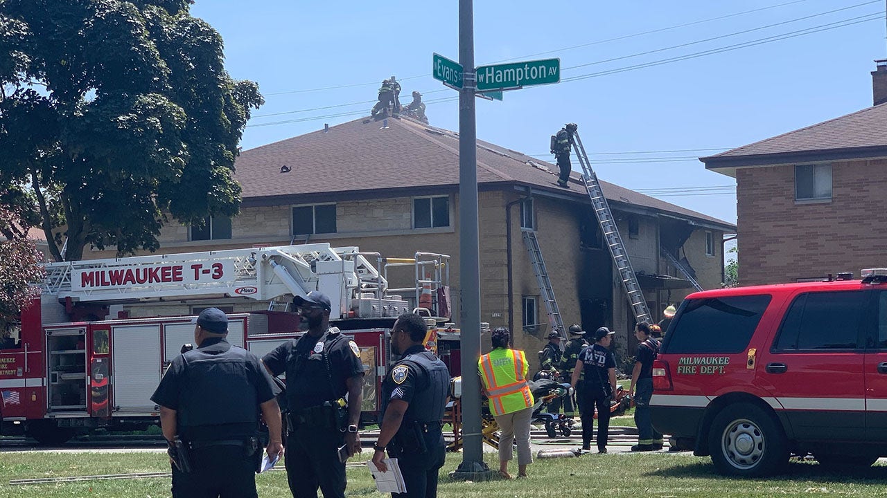 Milwaukee apartment building fire; 15 people displaced | FOX6 Milwaukee