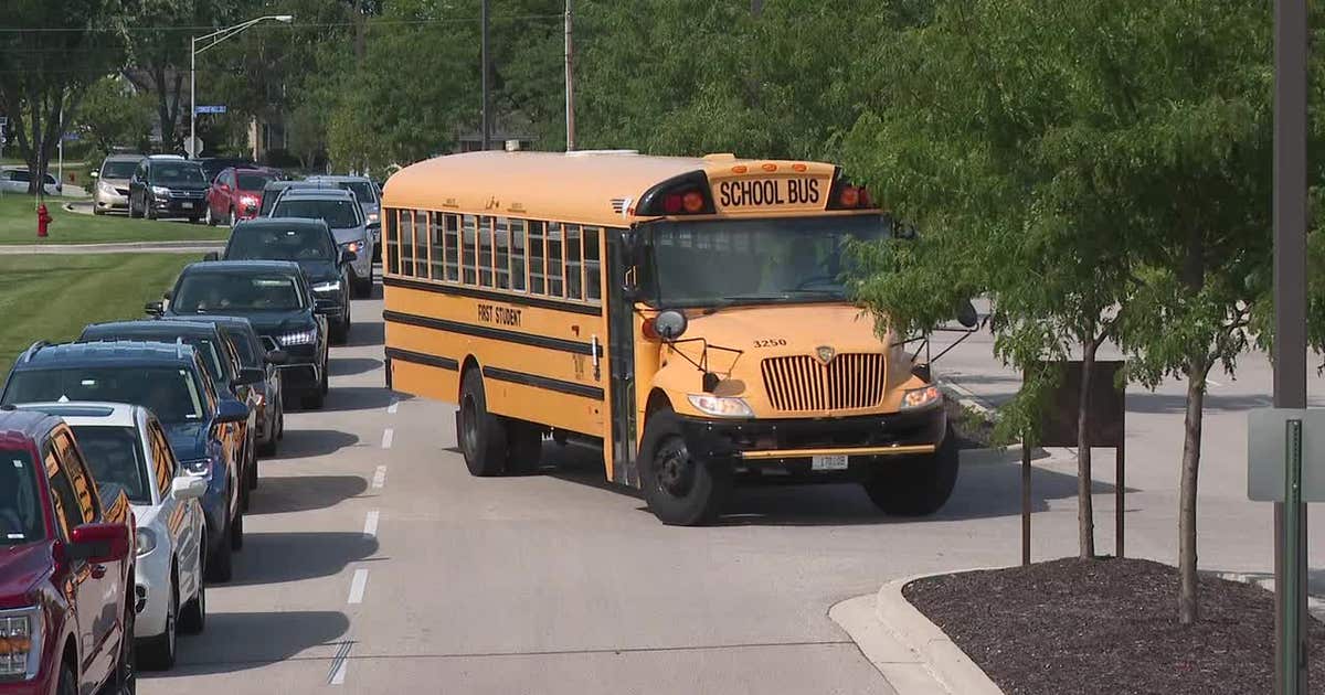 Franklin students without bus rides on 1st day of school | FOX6 Milwaukee