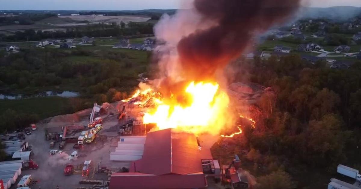 Flames contained in Slinger building fire; smoke will remain for days ...
