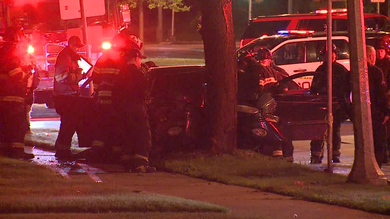 Milwaukee crash: Driver strikes tree near 29th and Capitol | FOX6 Milwaukee