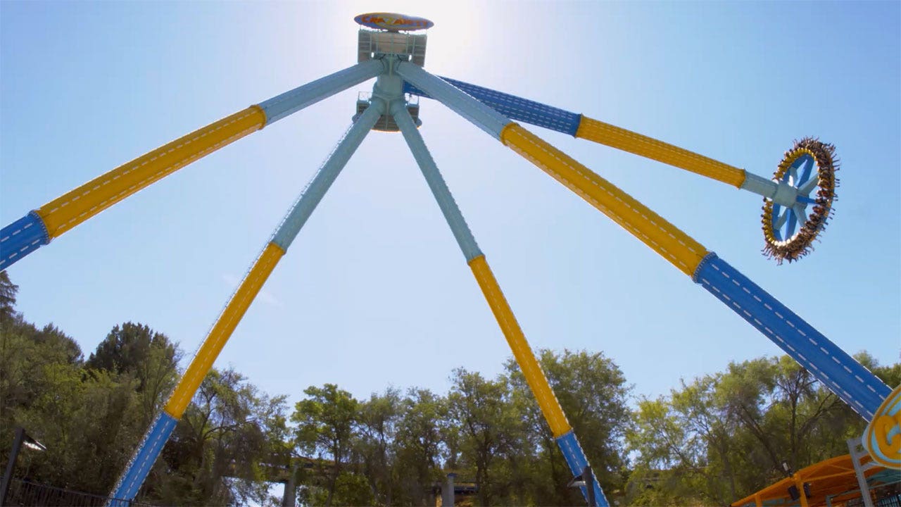 Midwests Tallest Pendulum Thrill Ride Six Flags To Debut Sky Striker