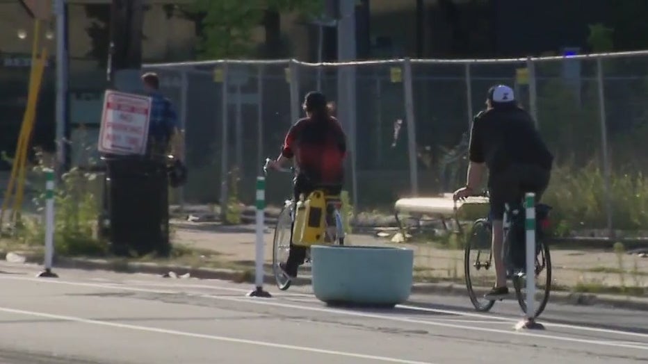 Milwaukee North Avenue protected bike lanes complete | FOX6 Milwaukee Milwaukee North Avenue protected bike lanes complete | FOX6 Milwaukee