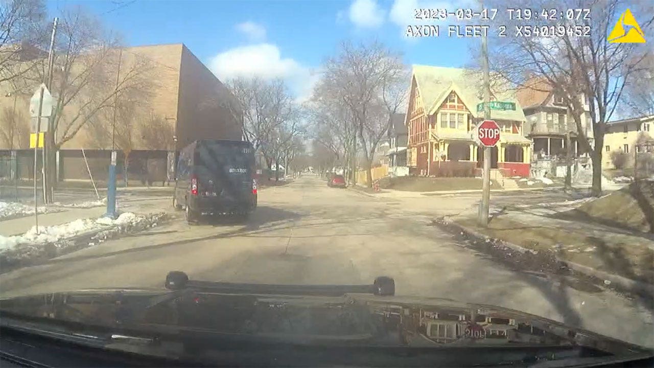 Milwaukee police chase, stolen Amazon van: dashcam video released ... Milwaukee police chase, stolen Amazon van: dashcam video released ...