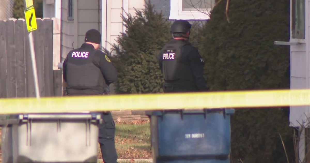 Milwaukee police officer shot, man arrested after standoff | FOX6 Milwaukee